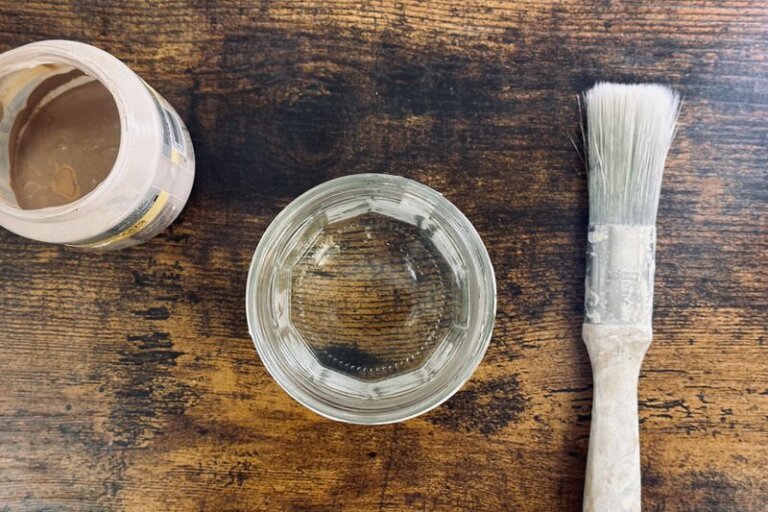 7 Step Guide: Achieving Realistic Reflections with Acrylic Paints